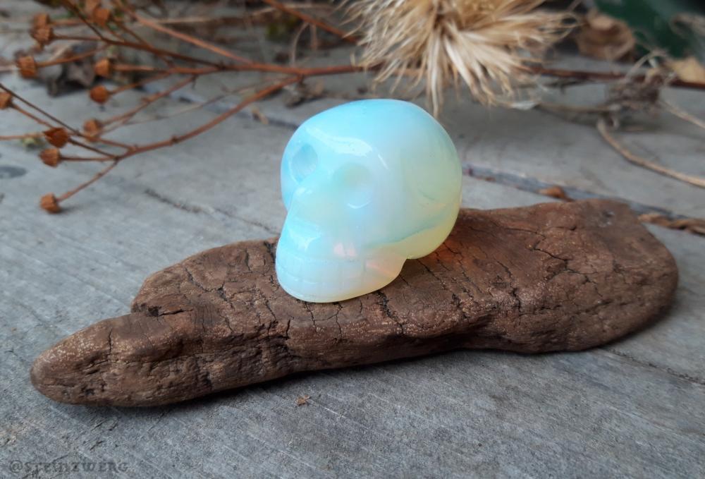 Kristallschädel aus Opalith